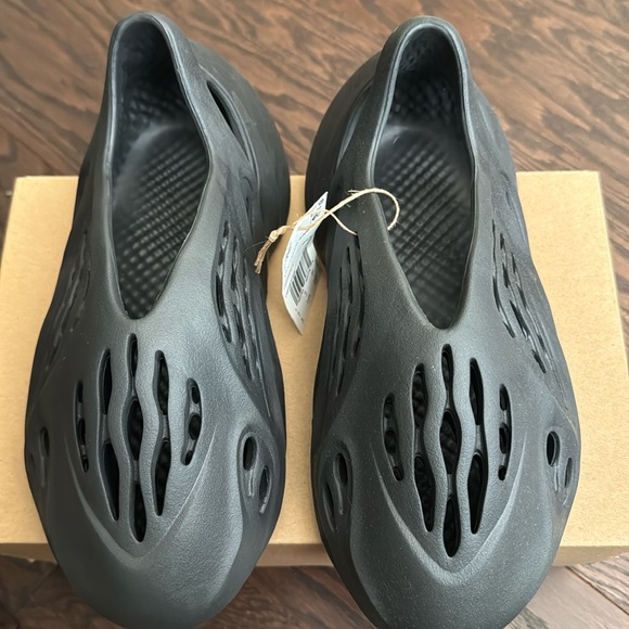 Yeezy | Shoes | Nib Yeezys Foam Runner Size 6 In Onyx Color | Poshmark